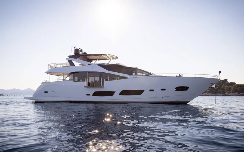 KUDOS yacht for charter (Sunseeker, 28m, 2014)